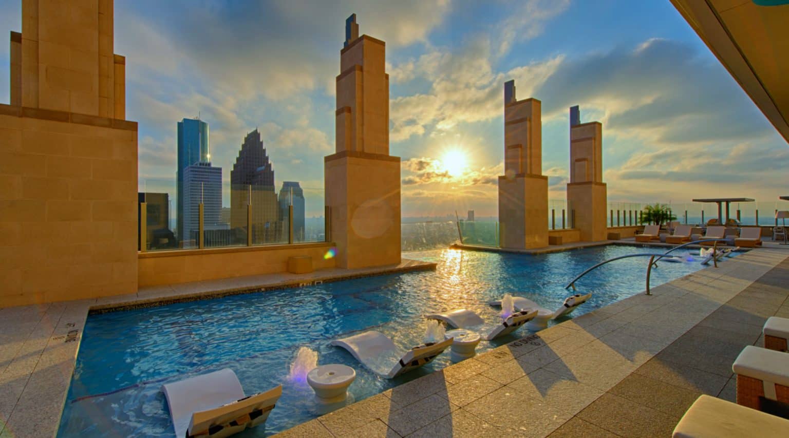 Luxury High-Rise Apartments in Houston | Market Square Tower
